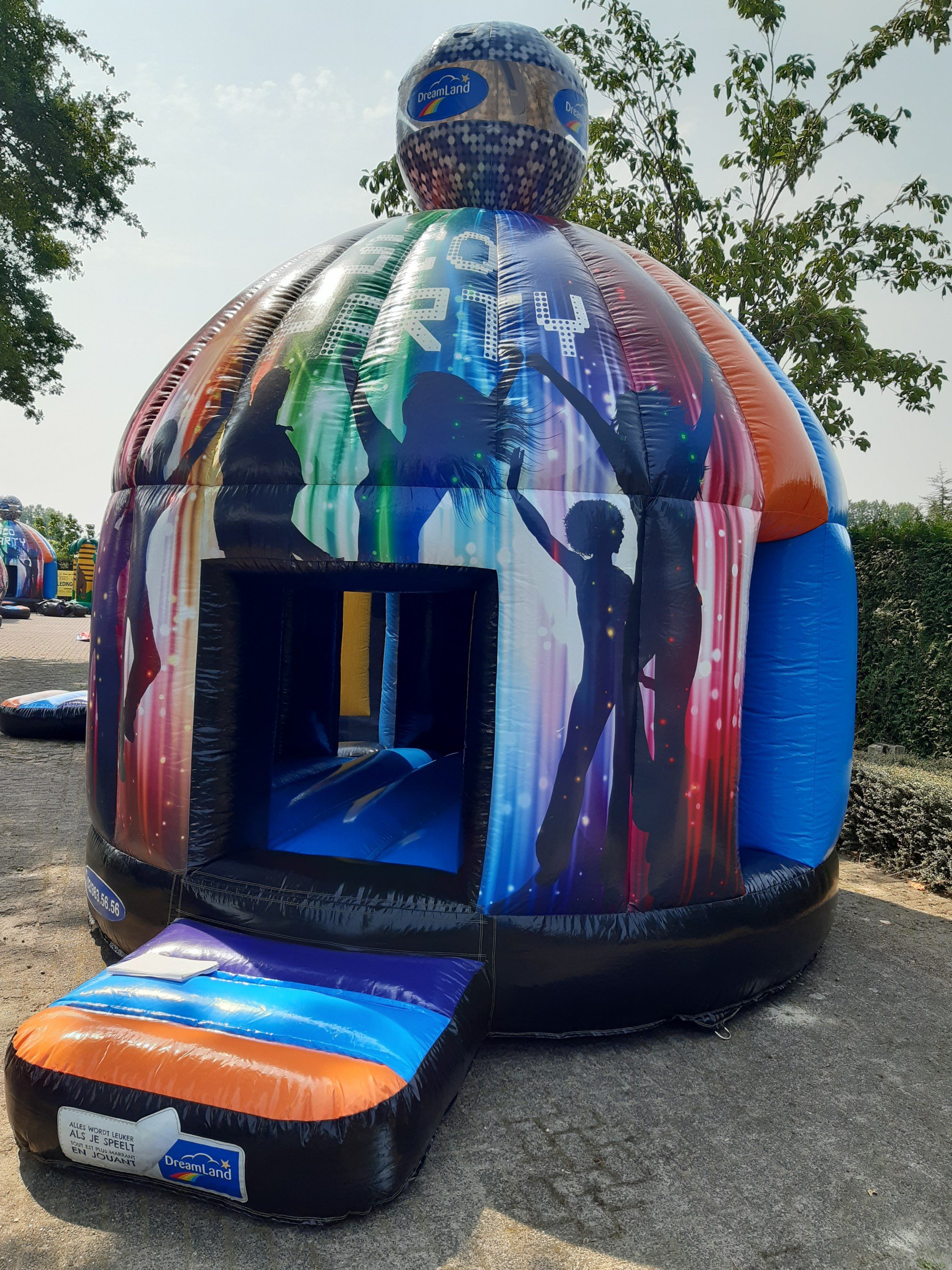 Disco party springkussen L4,8 x B 3,8 x H 4m. - Attractie.com