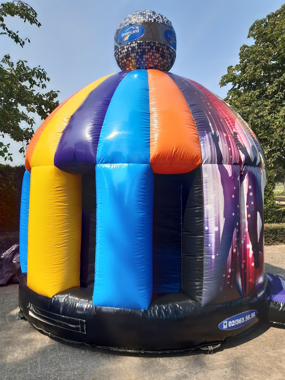 Disco party springkussen L4,8 x B 3,8 x H 4m. - Attractie.com