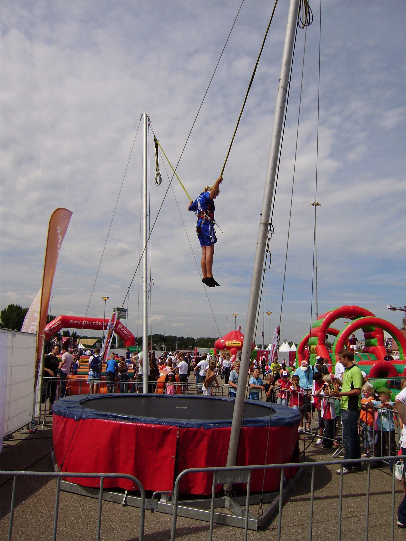 Bungee-Trampoline (Mono) - Attractie.com