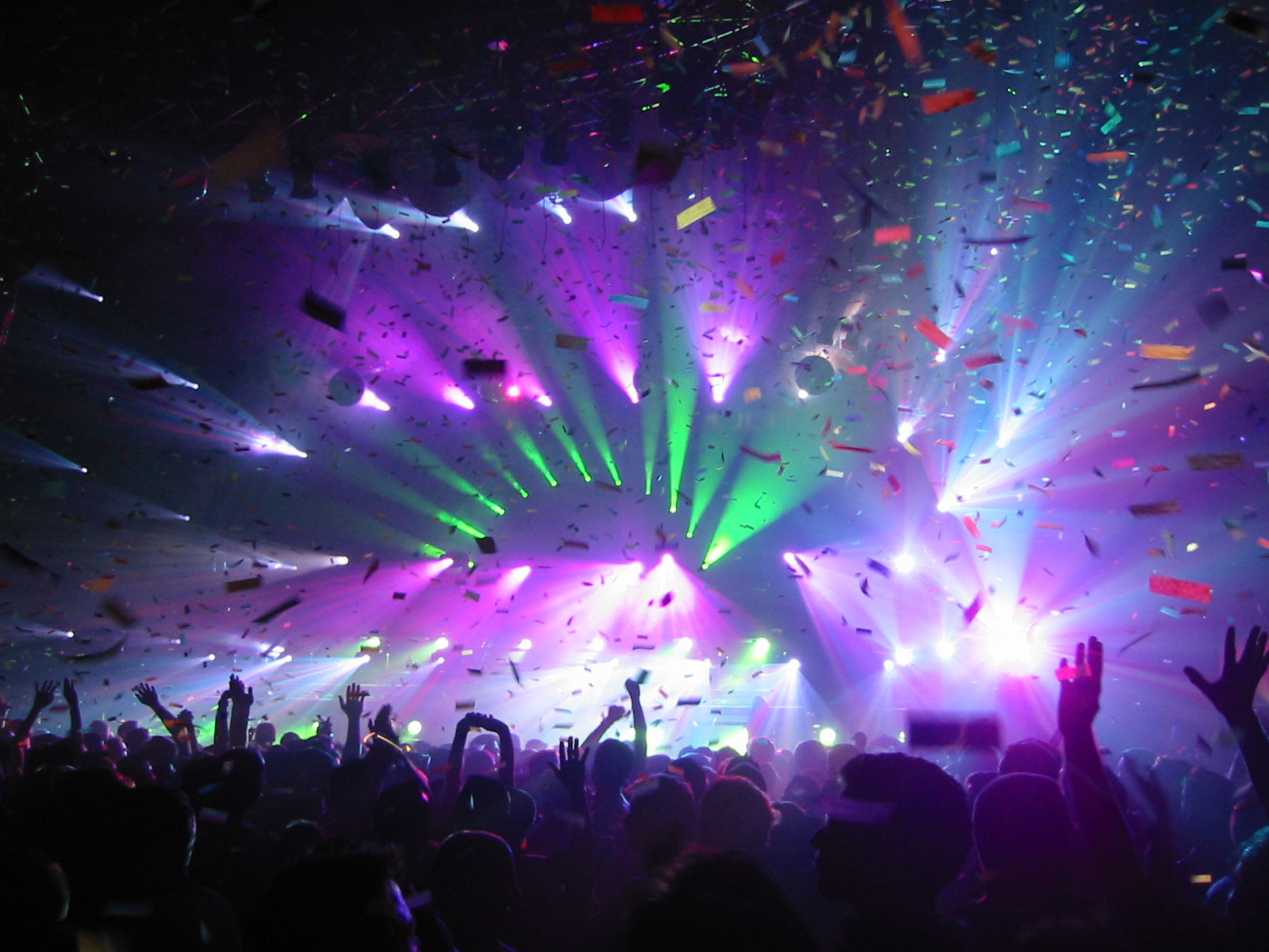 Confettiblower Swirl fan 1 - Attractieverhuur Moonen