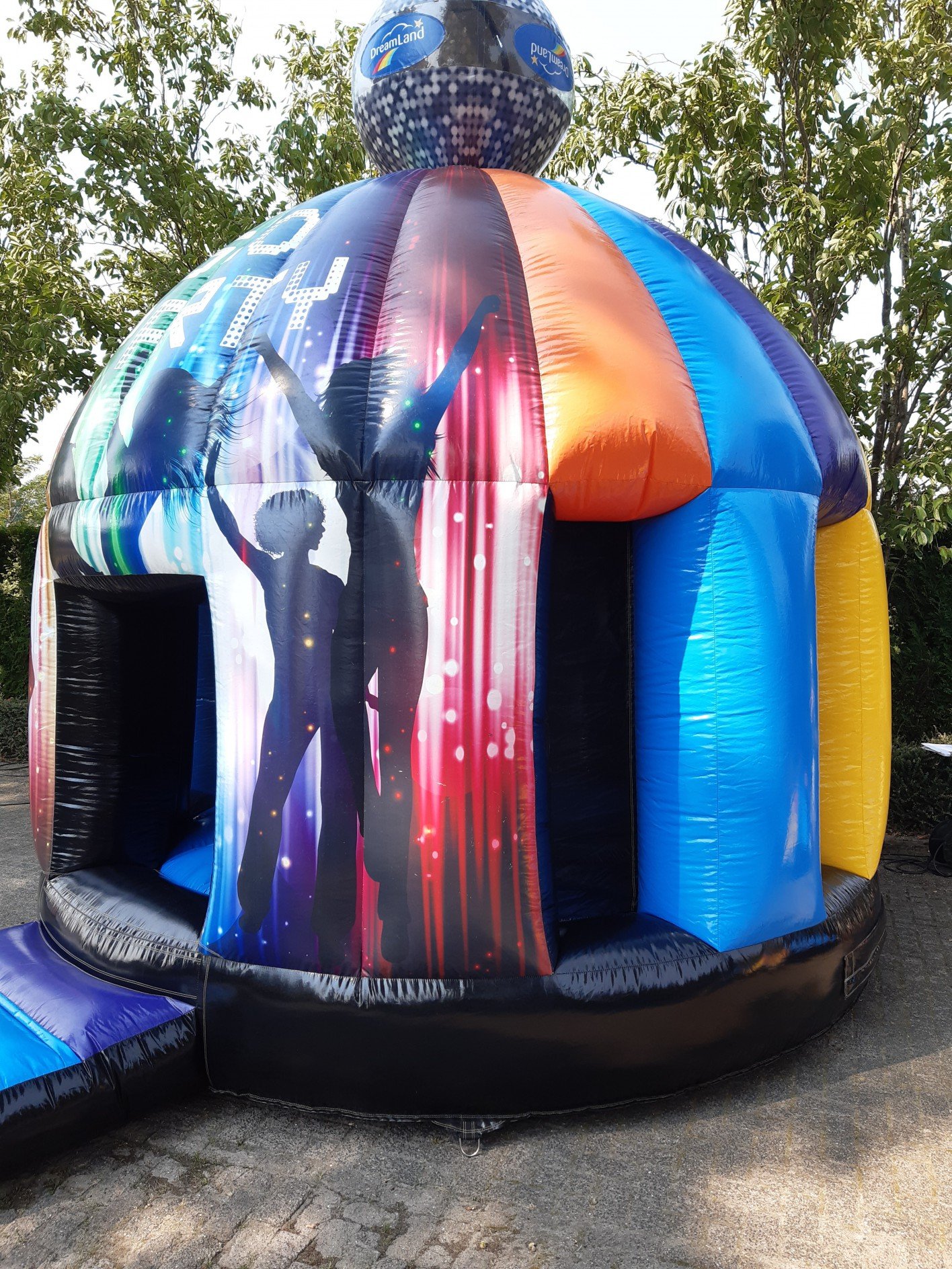 Disco party springkussen L4,8 x B 3,8 x H 4m. - Attractie.com